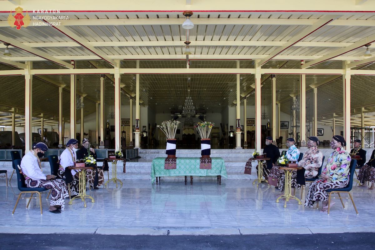 Jaga Esensi Garebeg, Keraton Yogyakarta Bagikan Ubarampe Gunungan Jaga Esensi Garebeg, Keraton Yogyakarta Bagikan Ubarampe Gunungan